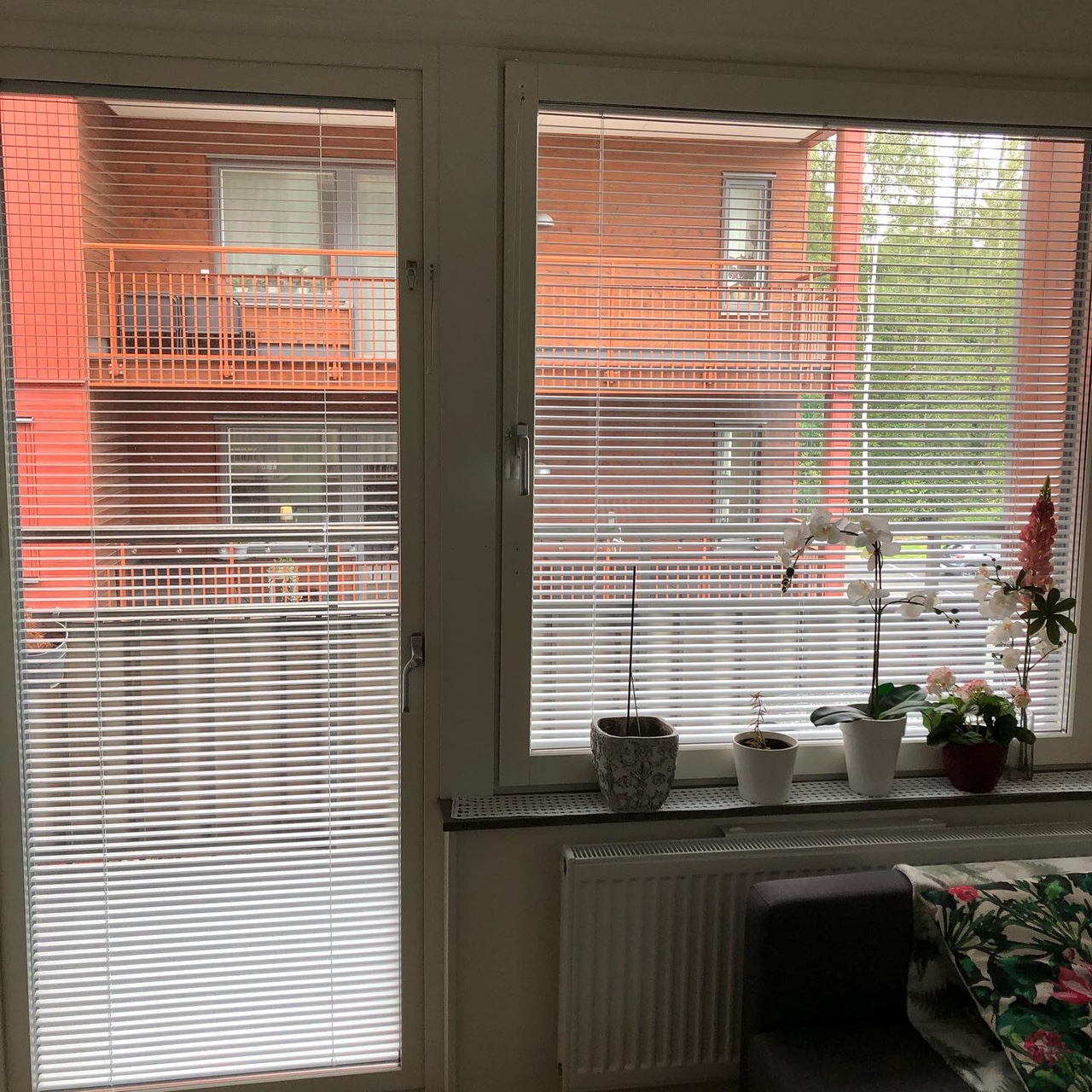 Måttbeställda Persienner Online - Mellanglas, Frihängande persienn ...